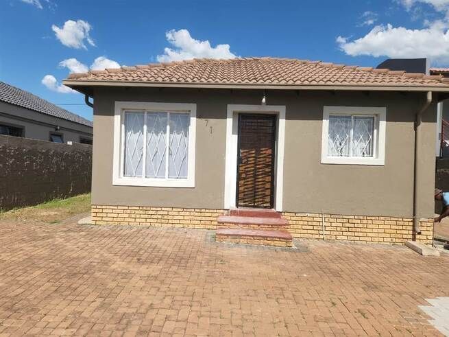 Rdp David 0659823062, Bloemfontein Rural | RentUncle