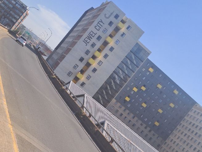 The Onyx-Make yourself at Home, Maboneng | RentUncle