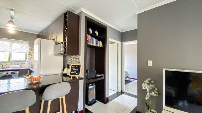 2Bedroom in phoenix view estate, The complex has security 24hrs, Tennis ...