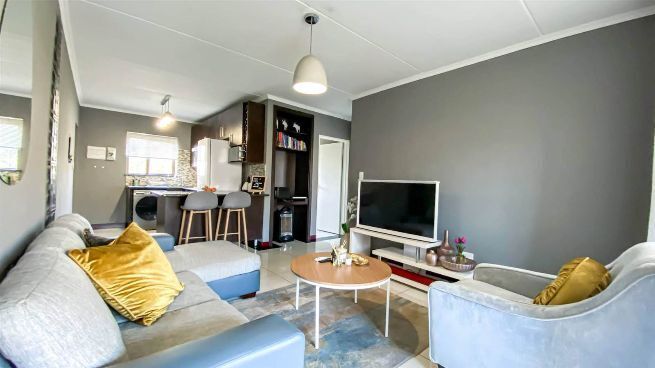 2Bedroom in phoenix view estate, The complex has security 24hrs, Tennis ...