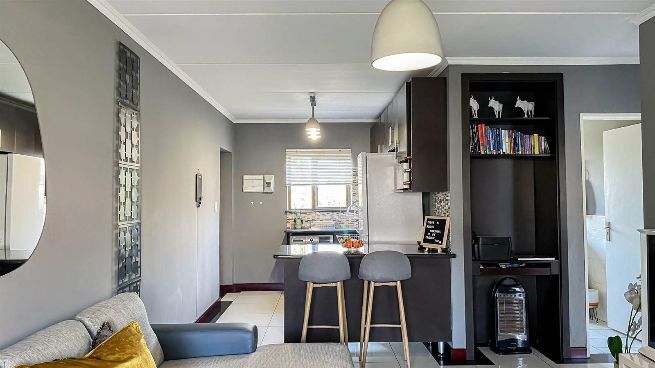 2Bedroom in phoenix view estate, The complex has security 24hrs, Tennis ...