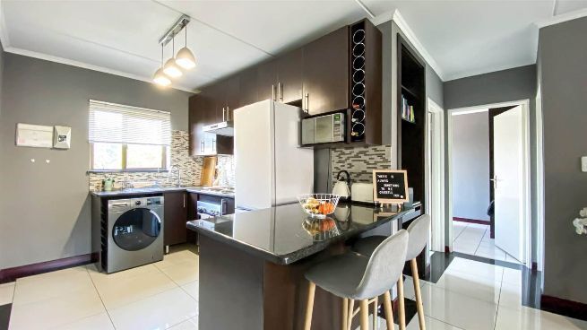 2Bedroom in phoenix view estate, The complex has security 24hrs, Tennis ...