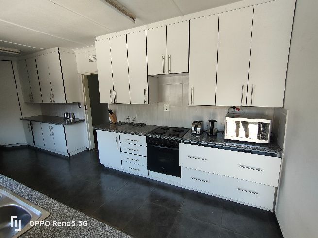Beautiful 3 bedroom, two bathroom house with a pool to rent R14000 ...