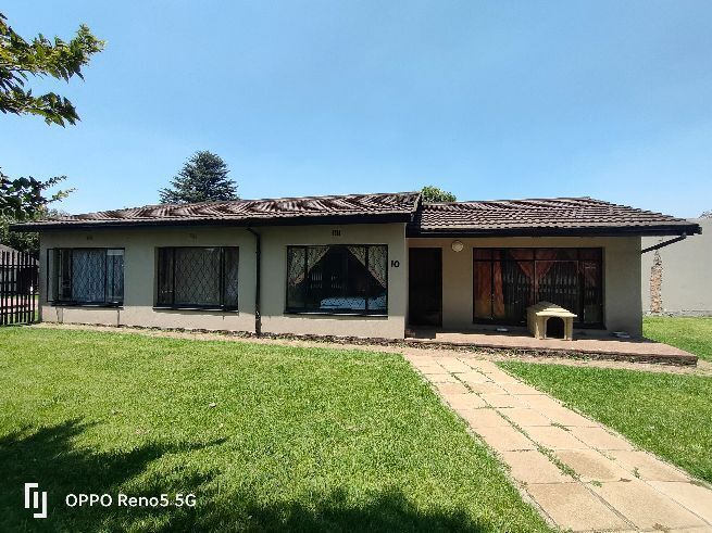 Beautiful 3 bedroom, two bathroom house with a pool to rent R14000 ...