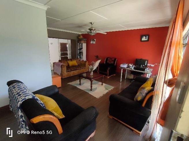 Beautiful 3 bedroom, two bathroom house with a pool to rent R14000 ...