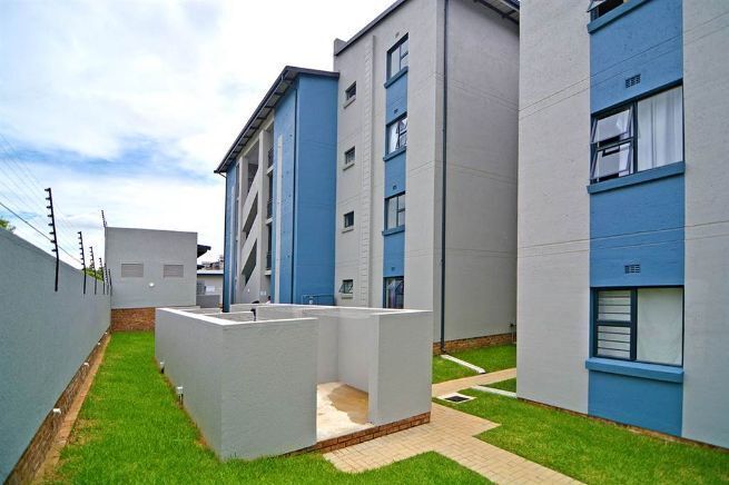 2 Bed 2 Bath Apartment in Noordwyk, Erand creeck complex, Noordwyk ...