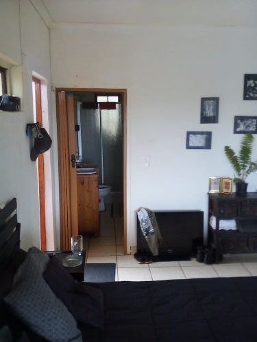 Large Bachelor/ Studio Apartment, Southport | RentUncle