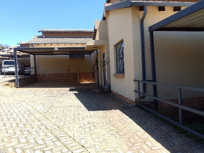 3 and a half Beds 2 Baths in Ruimsig available for Rental, Ruimsig ...