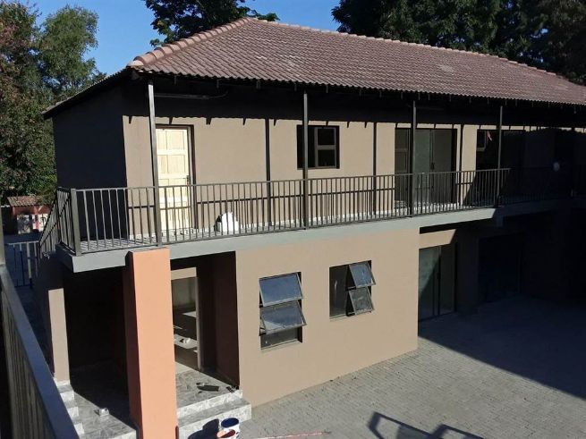 One Bed Apartment in Rustenburg Central, Renosterfontein AH | RentUncle