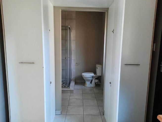 One Bed Apartment in Rustenburg Central, Renosterfontein AH | RentUncle
