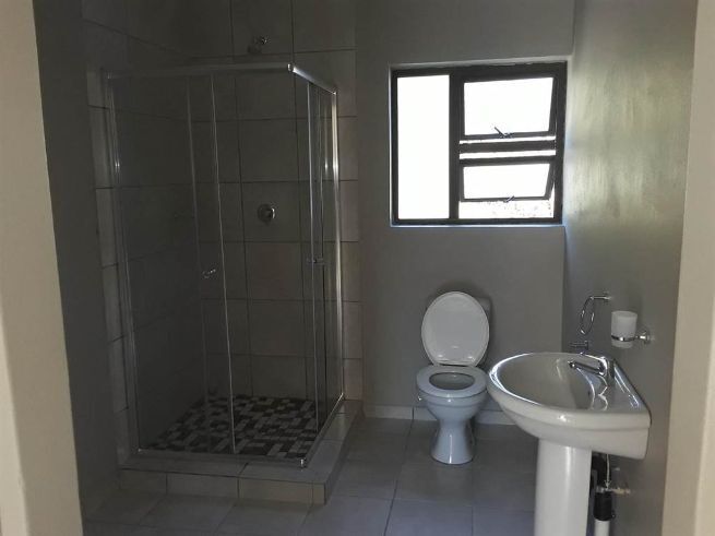 One Bed Apartment in Rustenburg Central, Renosterfontein AH | RentUncle