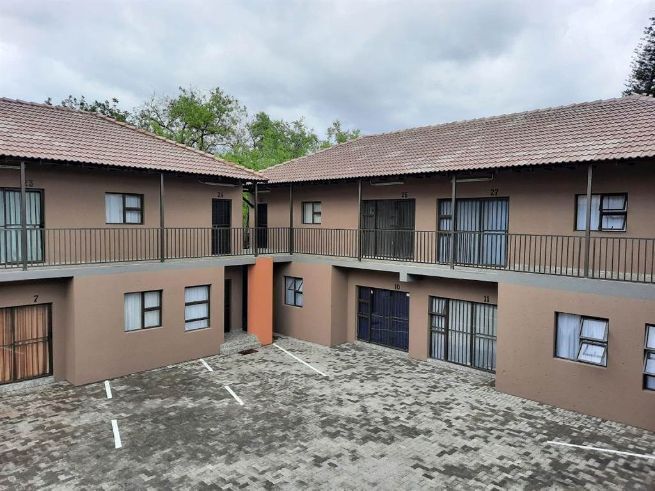 One Bed Apartment in Rustenburg Central, Renosterfontein AH | RentUncle
